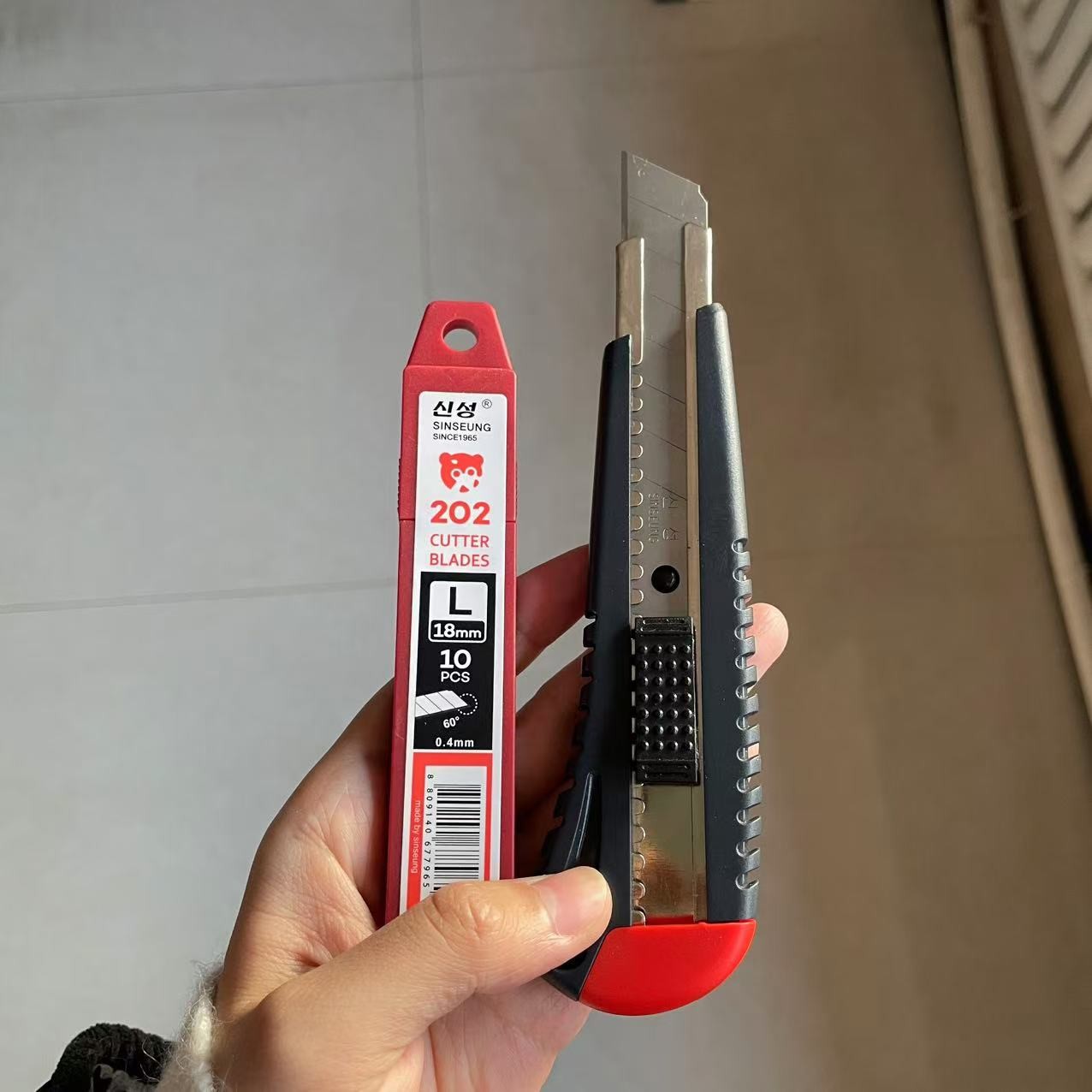 Precision Cutting With 18mm Blade Cutters In Silver And 0.5 Mm Thickness